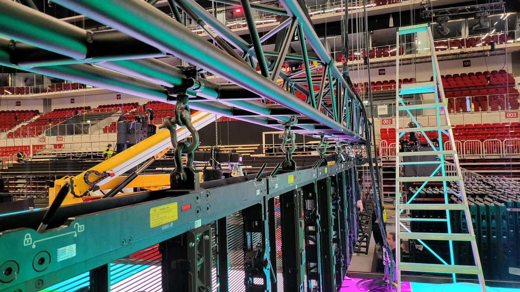 The H40V Middle Beam | Blackout | Suppliers of Drapes & Rigging